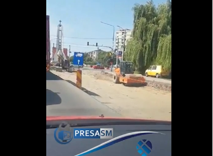 VIDEO. Se lucrează ...pe loc, la Podul Decebal. Pe nervii șoferilor ...