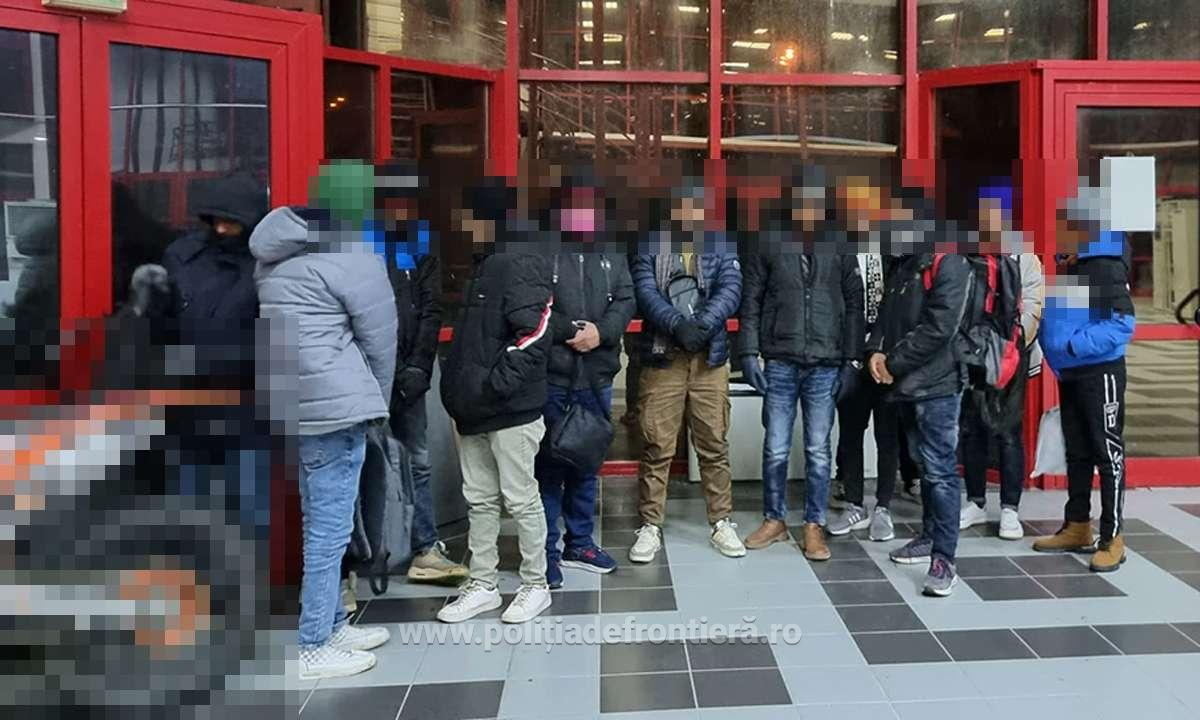 FOTO/VIDEO. Tupeu sau prostie în Vama Petea?! Un arestat, 12 bărbați ...