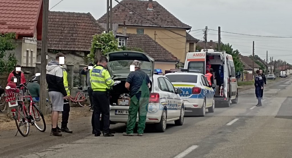 FOTOGALERIE. Doi bicicliști acroșați de o mașină în Ambud. Accident pe ...