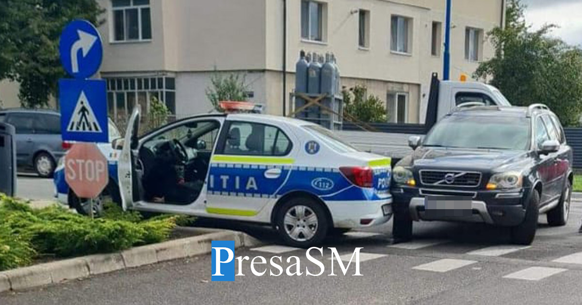 FOTO. Mașină de Poliție proiectată pe trotuar după un accident - PresaSM