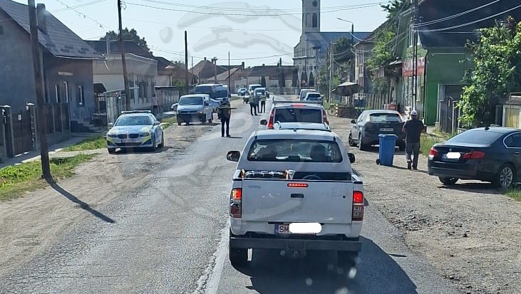 FOTO. Accident rutier în Ambud: Biciclist acroșat de o mașină. Trafic ...